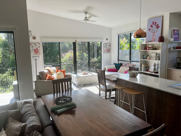 Lovely, Light Spacious 2 Bedroom Apartment - Mullumbimby