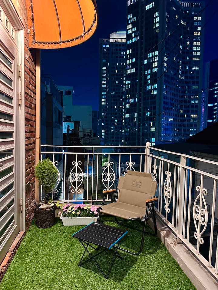 [무료픽업] 명동역 도보 7분 / 1st Floor / 3 Rooms / 남산케이블카 5분 - 명동