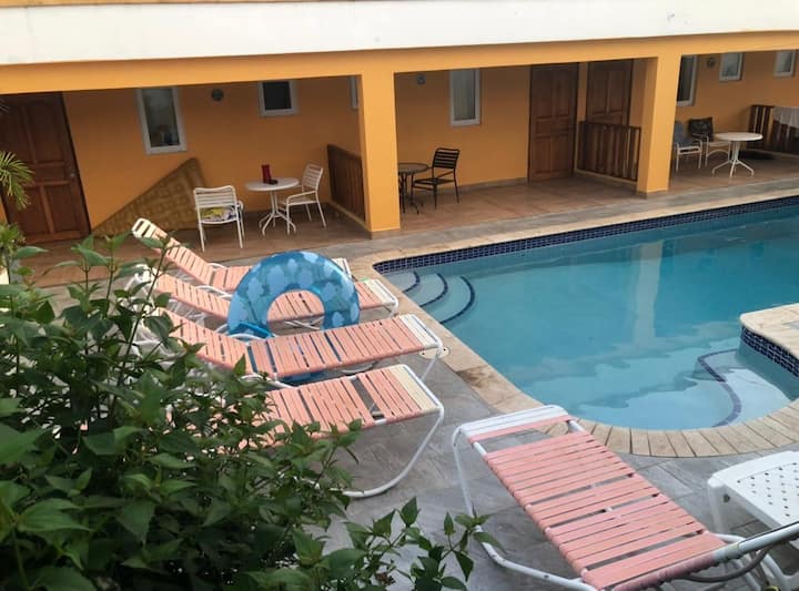 Sunny,3 Min From The Paradera Main Road. - Aruba