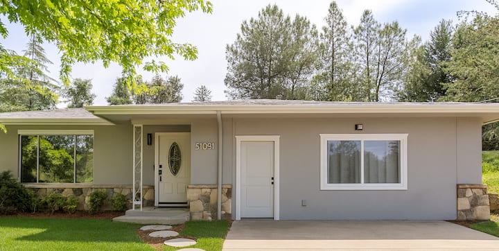 #Newlyrenovated Modern Home Yosemite | Bass Lake - Oakhurst, CA