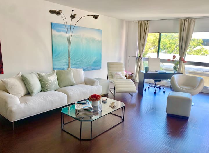 Large Private Bed & Bath - Beverly Hills - Beverly Hills, CA