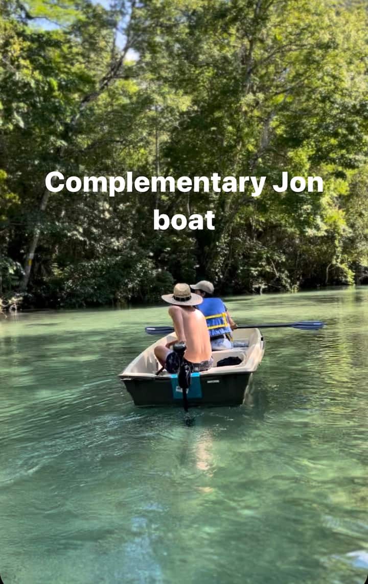 Weeki Wachee Retreat/canal Home/hot Tub/boatmotor - Weeki Wachee, FL