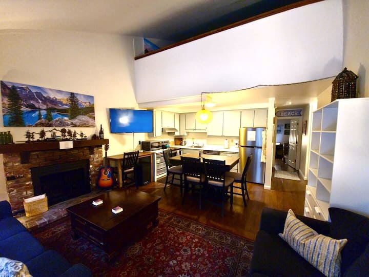 Bright & Cheery Condo 5 Min To Skiing! - Lake Tahoe