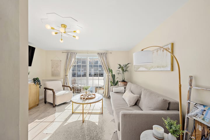 Stylish Beach Retreat • Pool • Walk To Boardwalk - Ocean City, MD