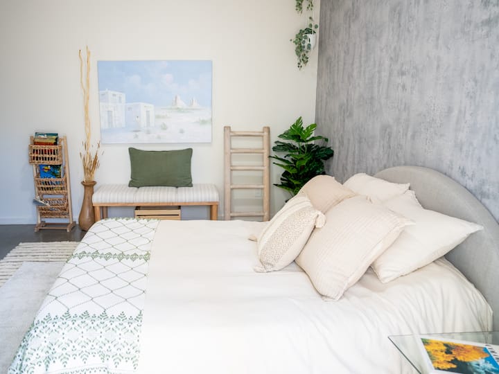 Desert Den | 10min To Airport & 5min To Brophy - Phoenix, AZ