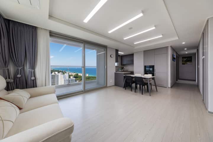 봄빛 윤슬로 물든 오션·마운틴뷰, 힐링 감성 가득한 넓고 쾌적한 3룸#13층#쾌적한 봄캉스 - 강릉시