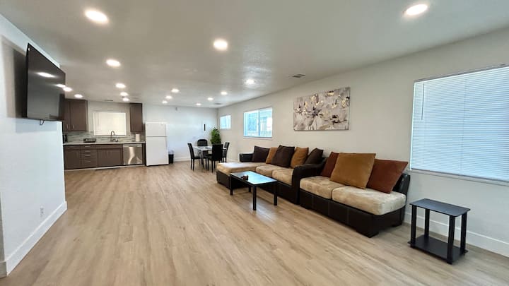 Spacious, Modern Home - Modesto, CA
