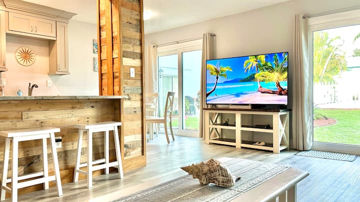 Waterfront Beach Condo 5 Min To Ami + Boat Dock - Bradenton, FL