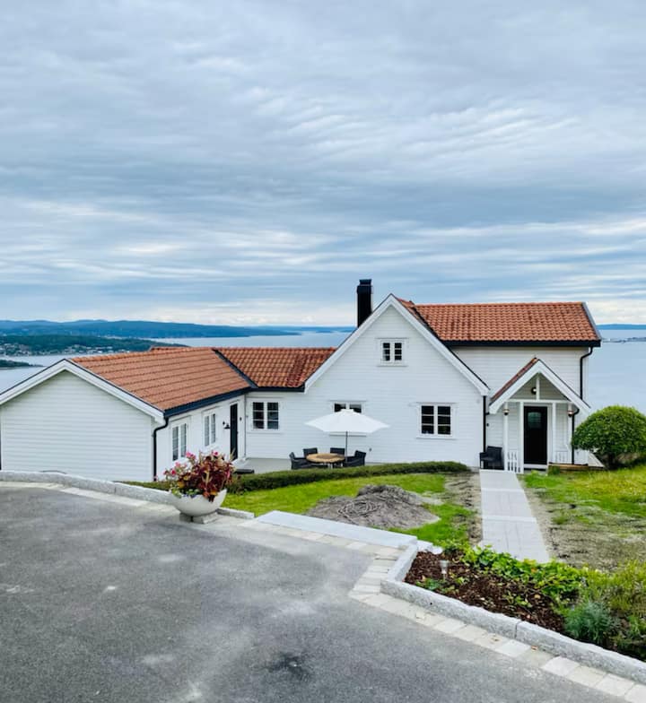 Idyllisk Villa M/leilighet  -Inntil 11 Personer - Noruega