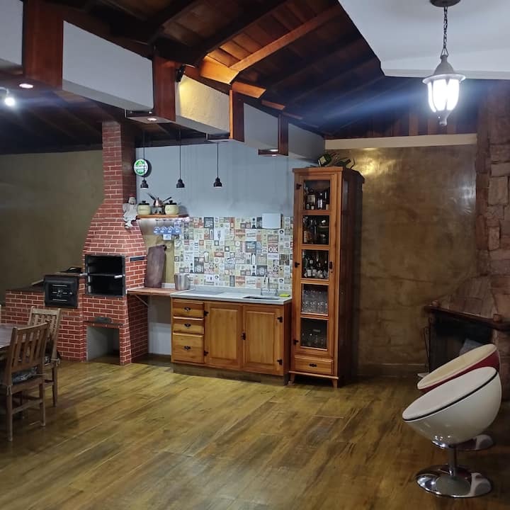 Casa Em Campos Do Jordão à 1700 Metros De Altitude - Campos do Jordão