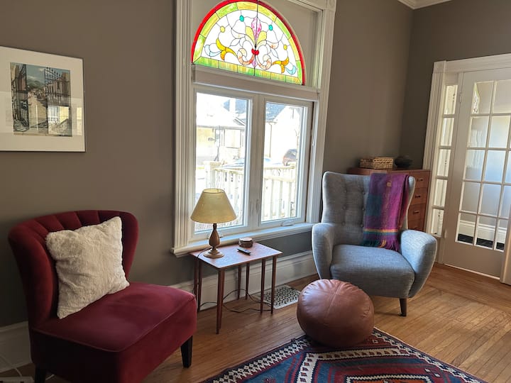 Charming Wortley Retreat - London