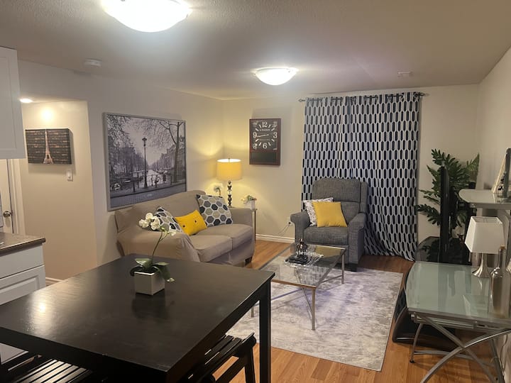 Lakeview Retreat - Couples Getaway Lodge - Saskatoon