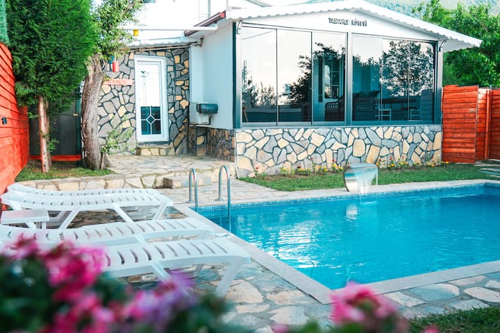 Taş Bahçe Köy Evi - Kartepe