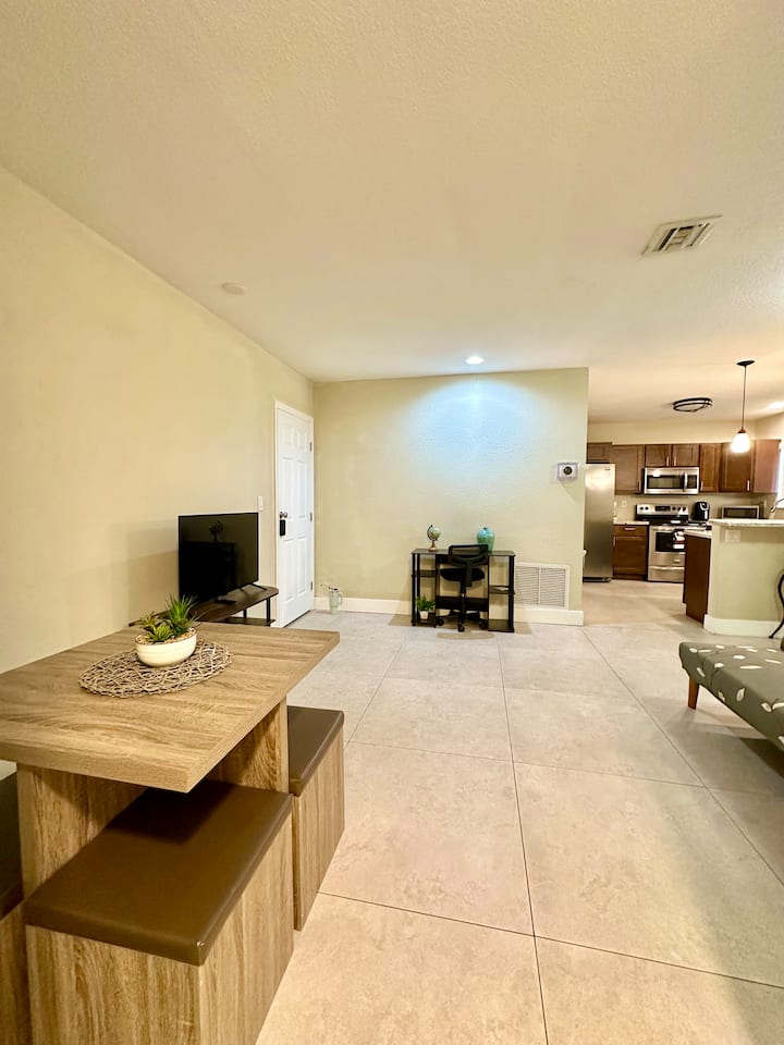 Private Apartment 5 Mins To Beach Free Parking - Dania Beach, FL