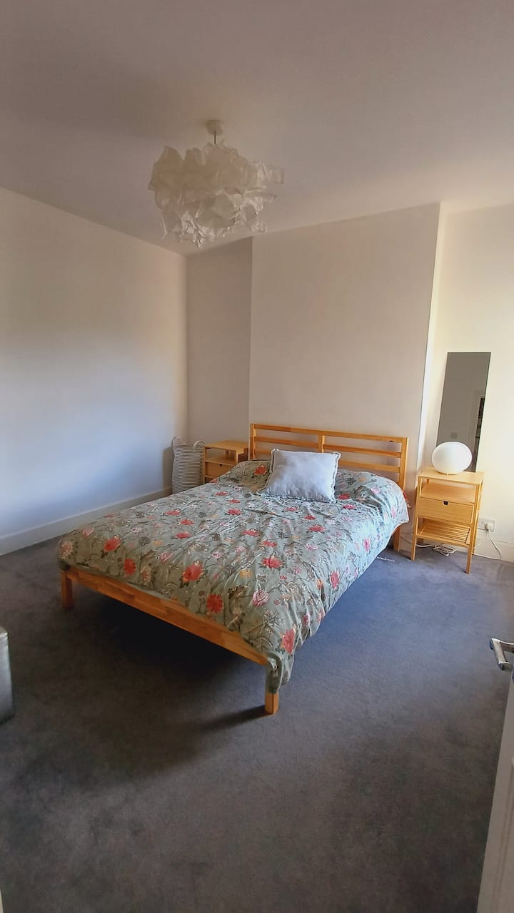 Spacious & Airy Double Room In Cosy Home In Sw16 - Londra