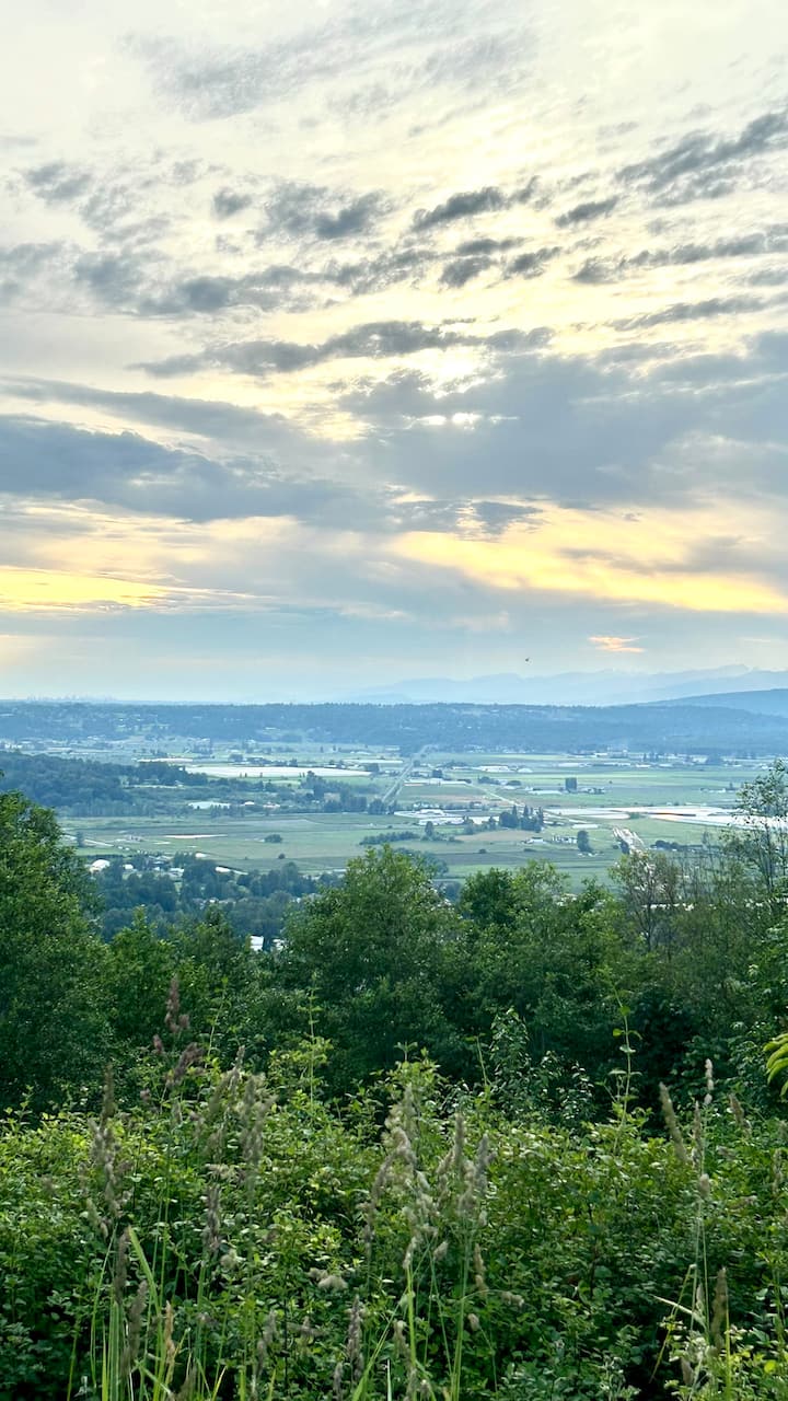 Luxury Mountain Guest Suite - Abbotsford