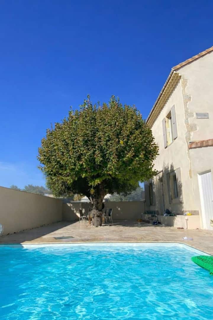 Grande Maison Familiale 5 Chambres, Piscine & Clim - Montélimar