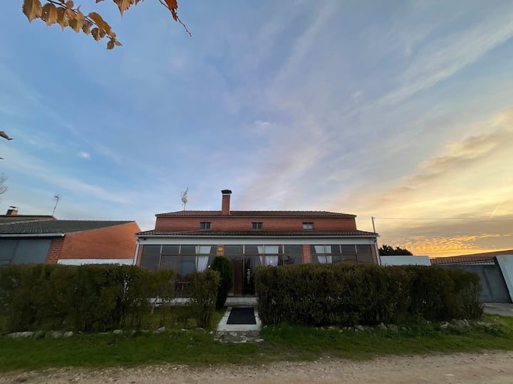 Casa De Pueblo Tranquila Para Hasta 8 Personas. - Boecillo