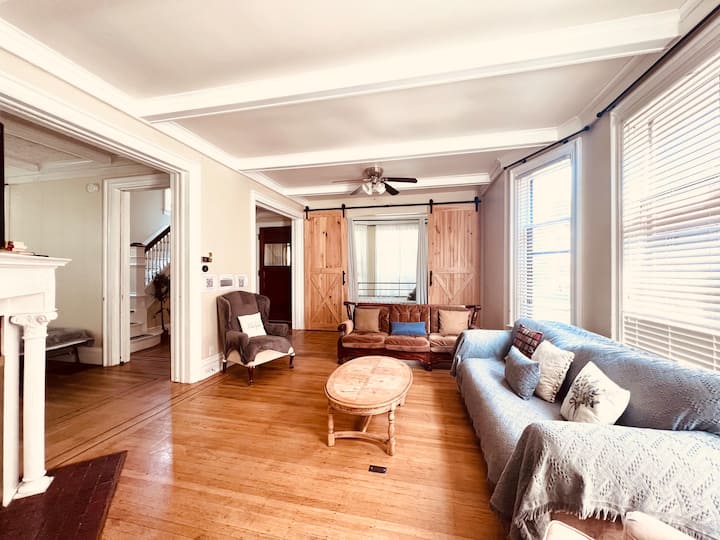 Farmhouse 15-min Walk To The Falls Sleeps 12+ - Niagara Falls