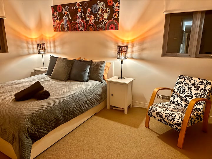 Large Private Room & Bathroom Burleigh Beach - Gold Coast