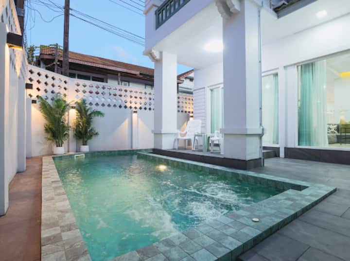 Stunning Pool Villa Heart Of Patong 4 Br, Sleeps 8 - Patong Beach