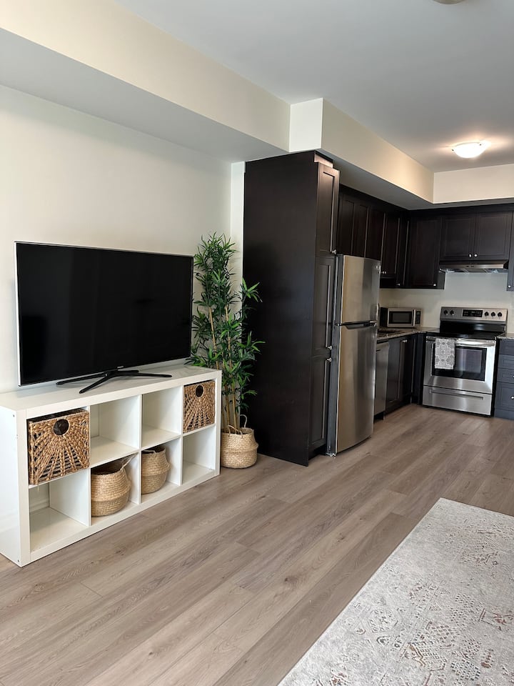 Cozy + Modern 2-bd 2-bath- Prime Location - 多倫多