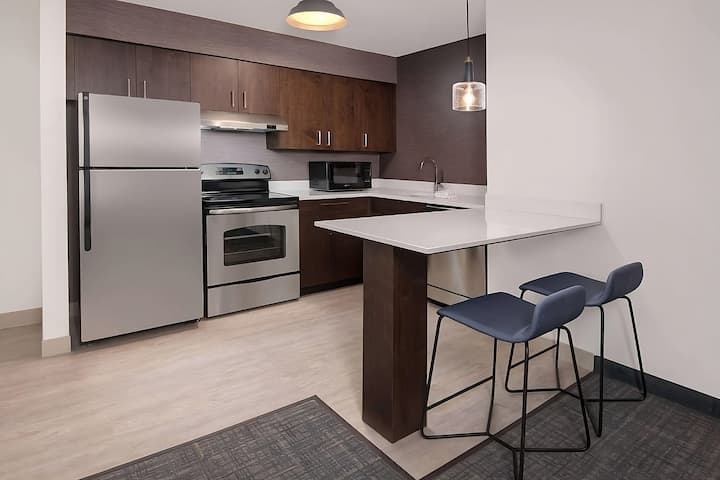 Spacious 2br Suite, Free Breakfast, Pets Allowed! - Roswell, GA