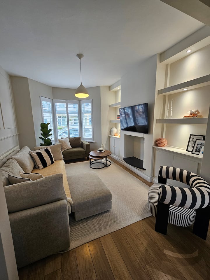 Spacious Home Within Walking Range To Stadium - Cardiff