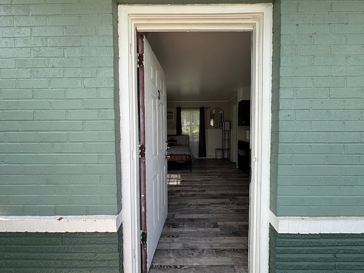 Cozy Lakeview Unit $800 Monthly - Rockaway Beach, MO