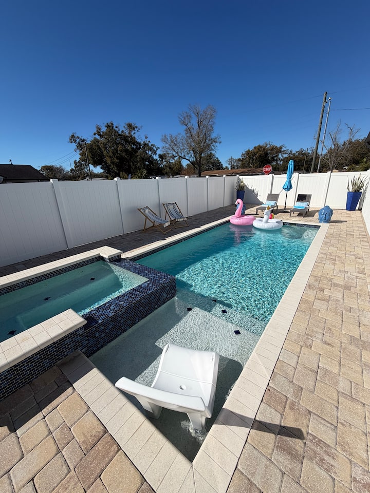 Luxury Pool & Spa Oasis In The City/king Bed. - Tampa