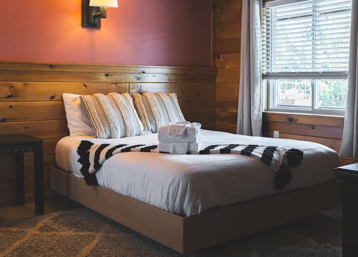 Luxury Apartment - 2 Mins To W. Ski Mt. + Beach - Lake Placid, NY