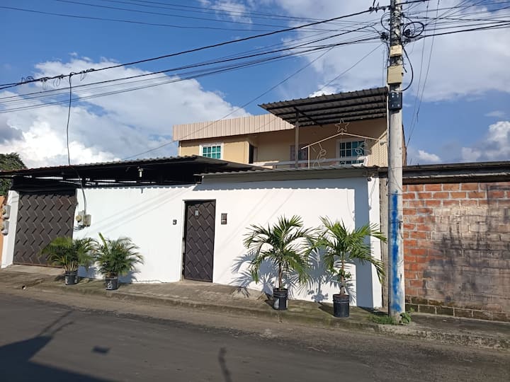 Departamento Muy Confortable Cerca De Plazas - Portoviejo
