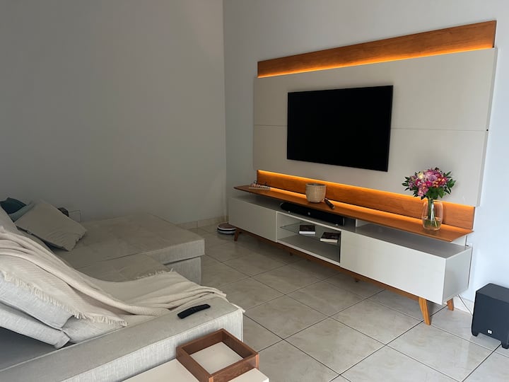 Conforto, Charme E Praticidade Em Frente à Praça - Linhares