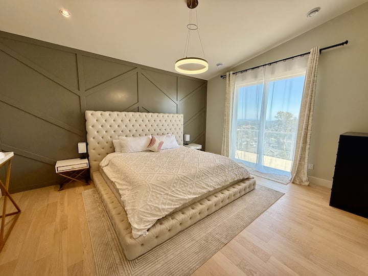 Beautiful Family Home With Scenic Views | Bear Mtn - Langford