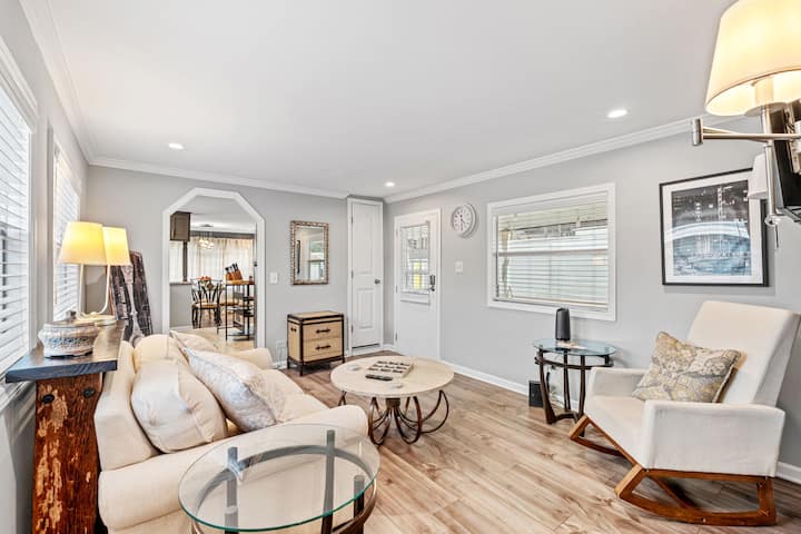 Rocking Chair Deck | Game Room | Deck W/ Bbq - Saluda Lake, SC