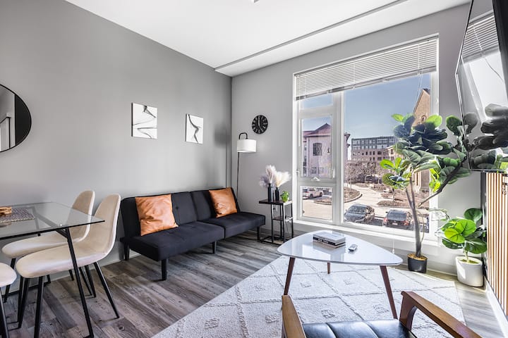 The Martin : Modern • Cozy • W/d - Boston, MA