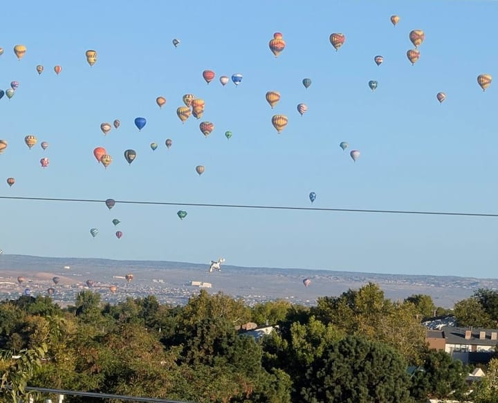 Joy's Townhome! Mountain Views From The Balcony! - Albuquerque, NM