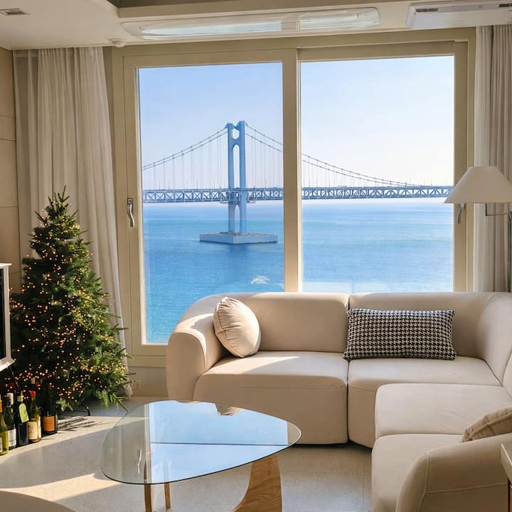 광안대교 오션뷰/통유리 거실/무료주차/광안리 해수욕장 도보 5분/ 반려동물O - Busan