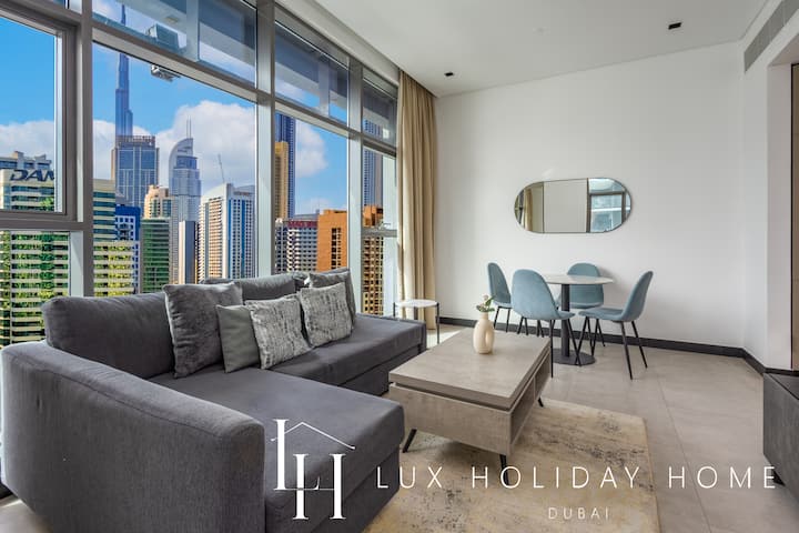 Lux | The 15 Northside Burj Khalifa View Suite - Dubai
