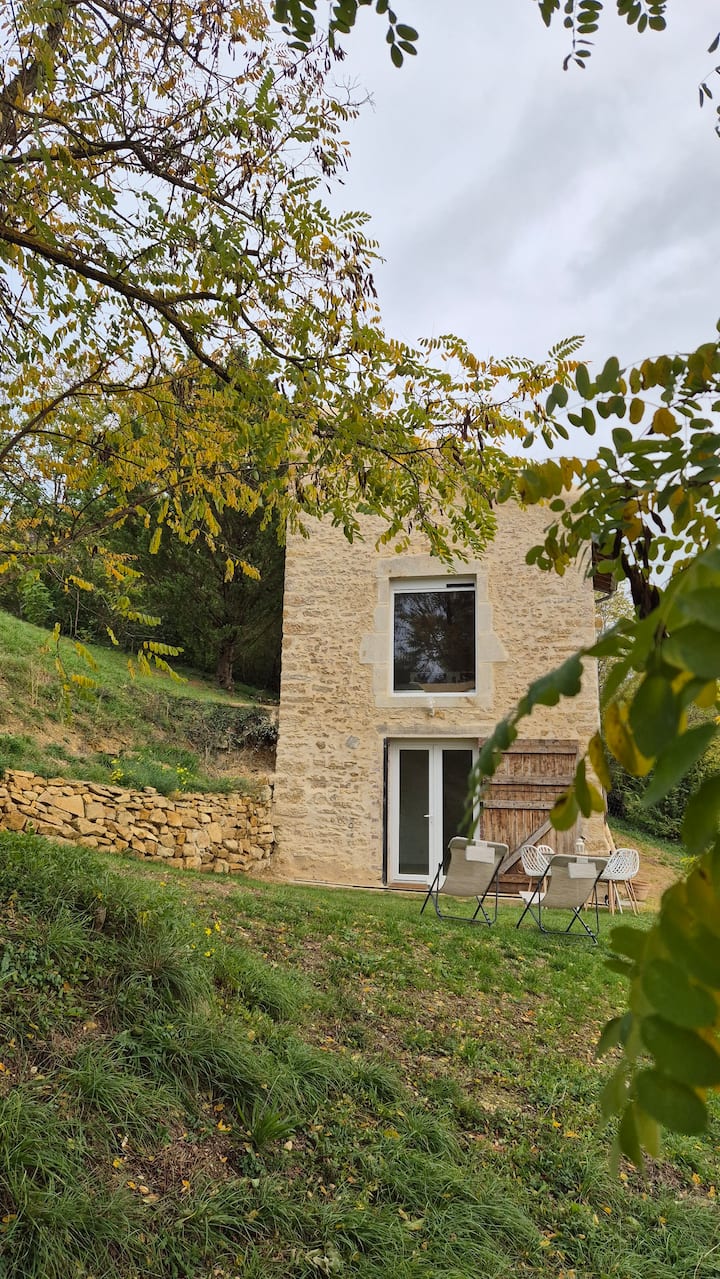 Charmant Pigeonnier Proche Des Lacs Et Volcans ! - Issoire