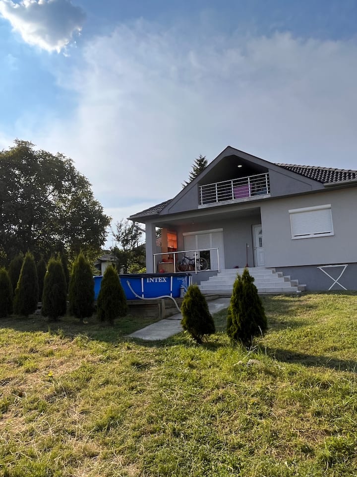 Cela Kuća Za Arsenal Fest - Kragujevac