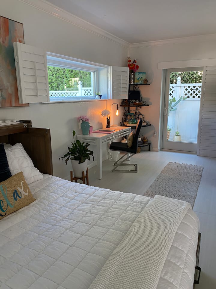 Closest Studio To Bch, Everything New +Much More! - Naples Park, FL