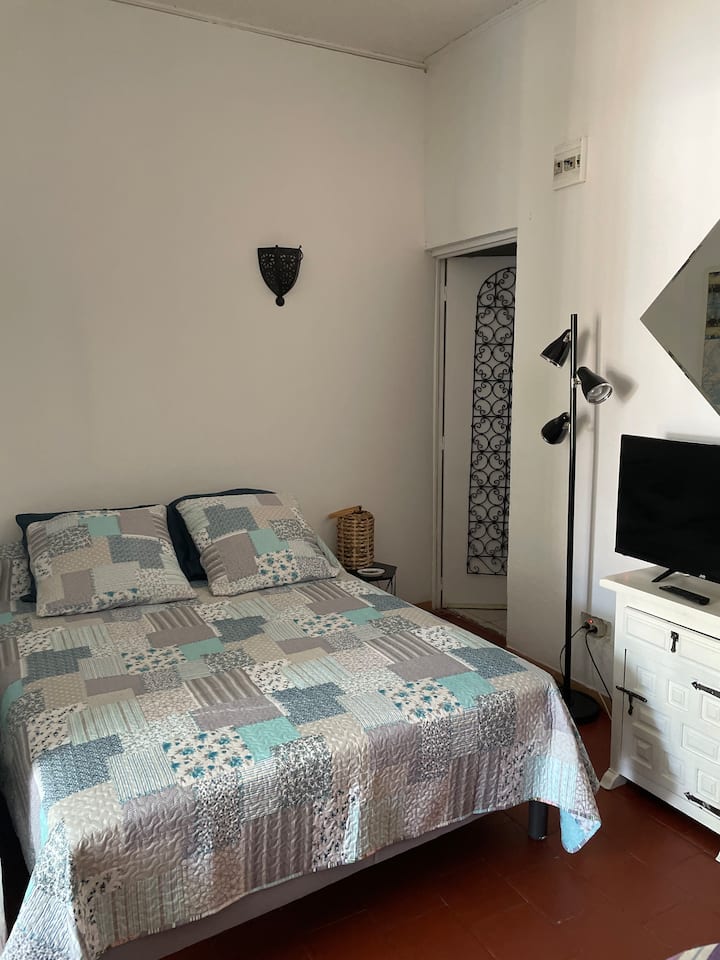 Studio Climatisé 2 Pers. +Cour Extérieure Privée - Salin-de-Giraud