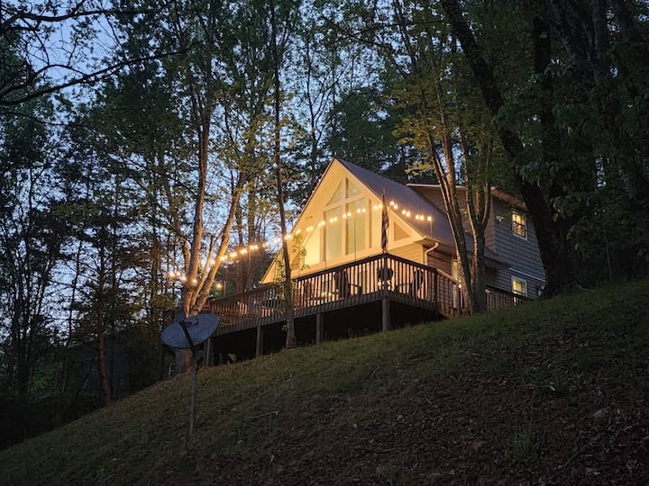 5 Min To Dt ~ 2br ~ Hot Tub ~ King Bed ~ Fireplace - Bryson City, NC