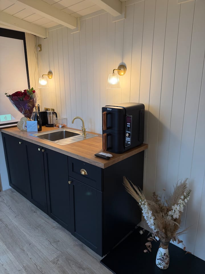 Luxury Shepherd’s Hut With Hot Tub & Valley Views! - Scarborough