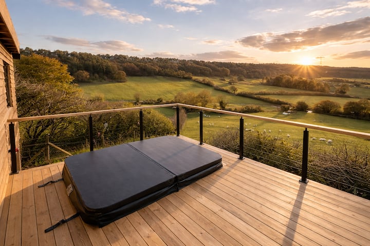Luxury Shepherd’s Hut With Hot Tub & Valley Views! - Yorkshire