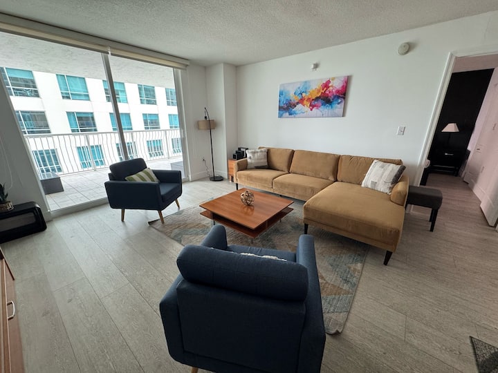 Gorgeous Apt In Brickell + Balcony/free Parking - Miami