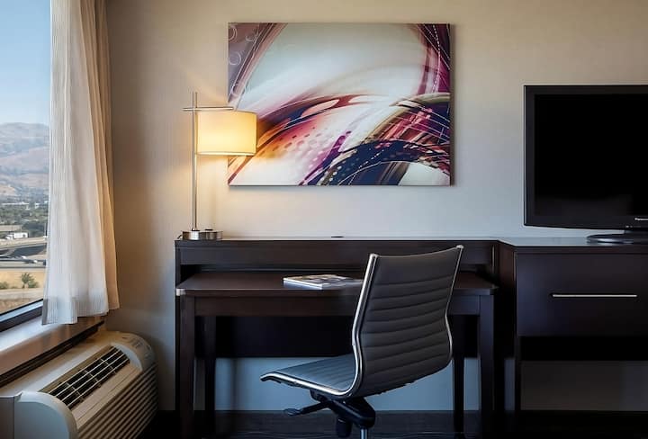 Enjoy 4 Relaxing Units! Pet-friendly, W/ Gym - Santa Clara, CA