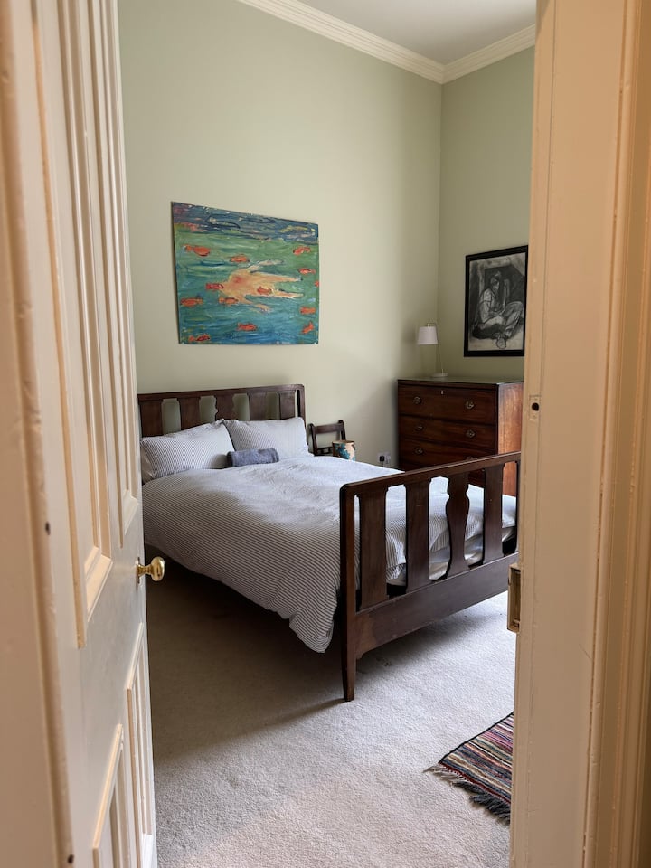 Large Bedroom And Pvt Bathroom - Edinburgh