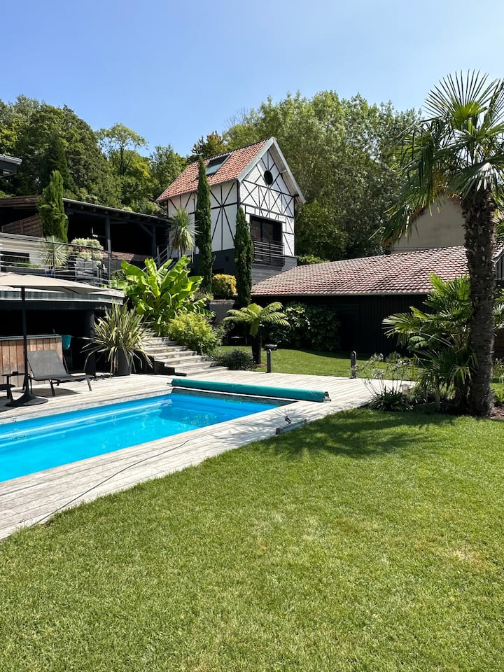 Maison Et Jardin De Charmes Au Bord De L’eau - Franqueville-Saint-Pierre